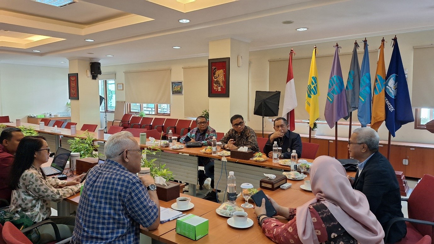 Fakultas Ekonomi dan Bisnis Universitas Terbuka dan Universitas ...