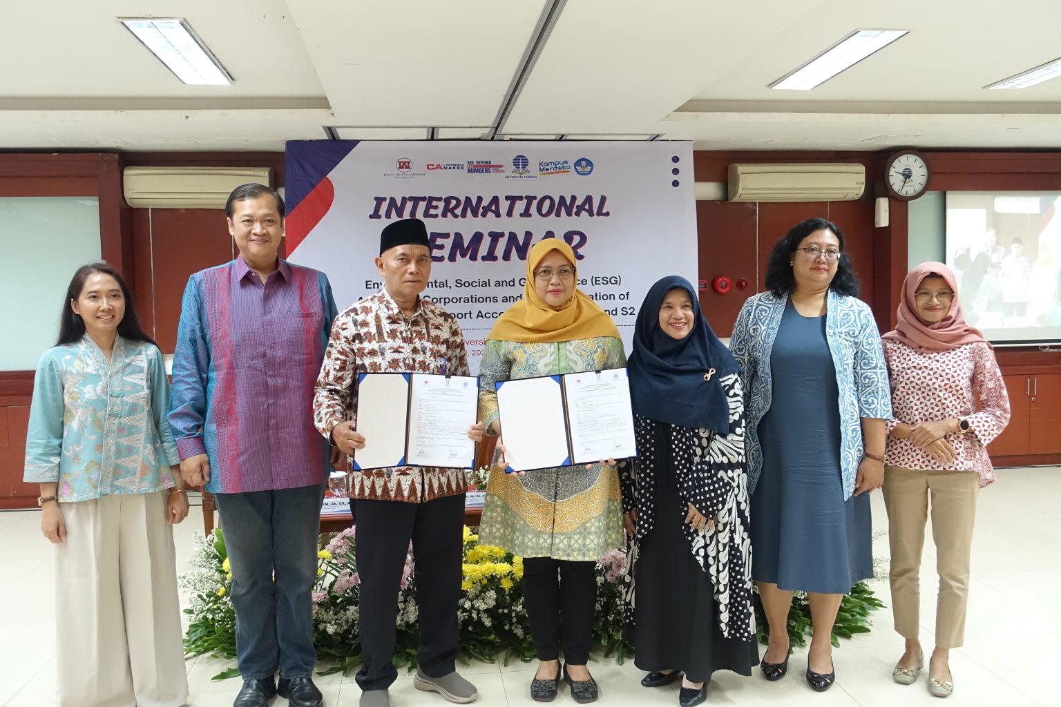 Home 1 - Fakultas Ekonomi dan Bisnis Universitas Terbuka